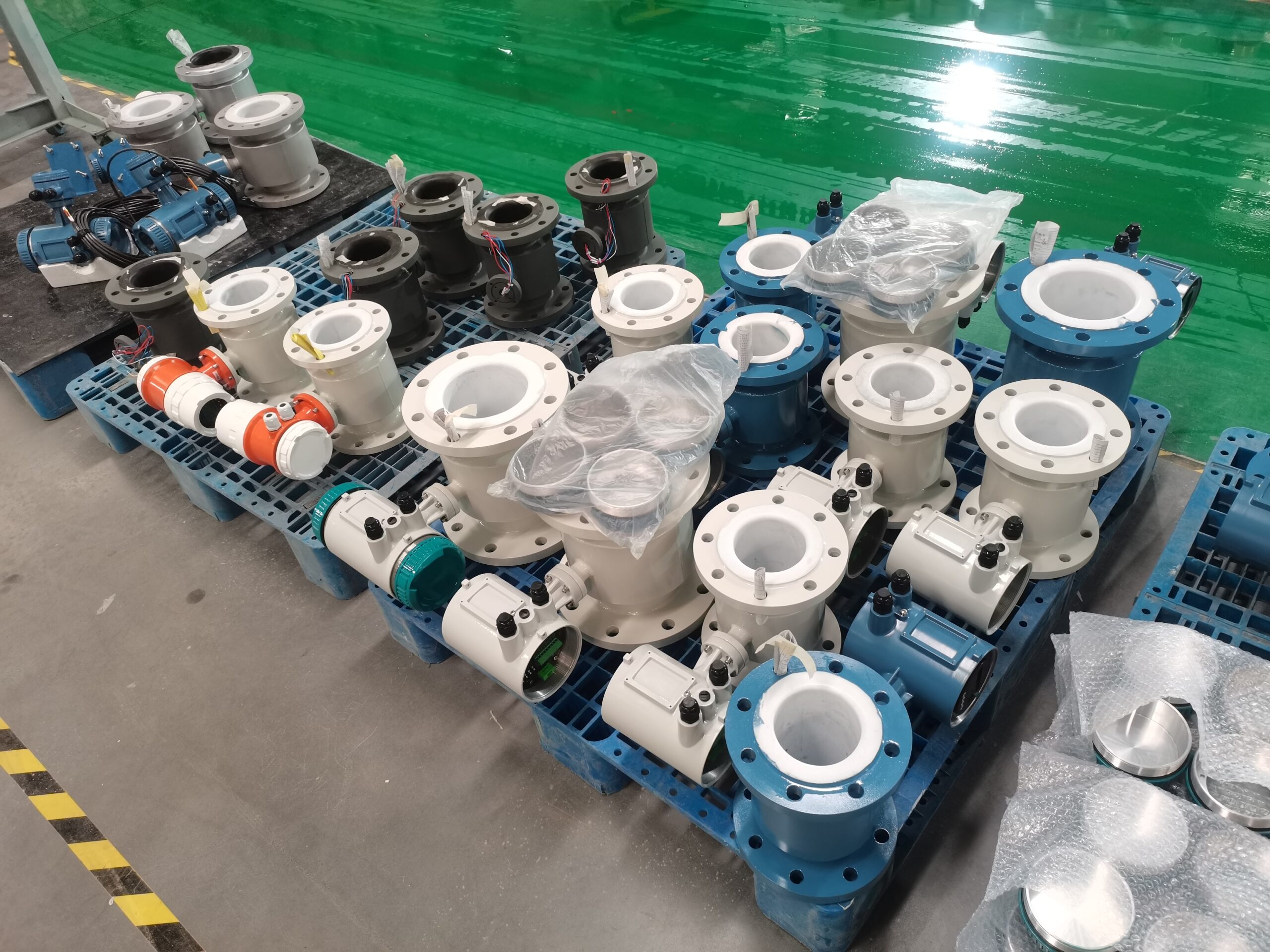 DN3-DN800 Battery-Powered Magnetic Flow Meter Digital Water ...